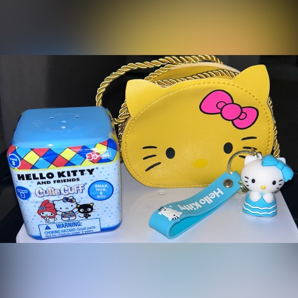 Hello Kitty | Accessories | New Hello Kitty Purse And Hello Kitty Key ...